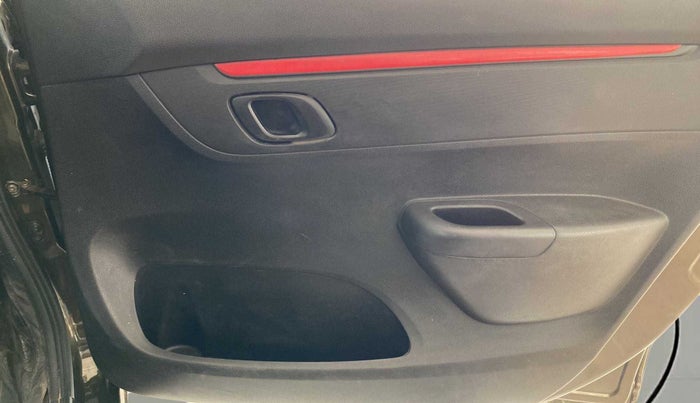 Certified Used 2017 Renault Kwid RXT 0.8 | 52,457 Kms - CARS24