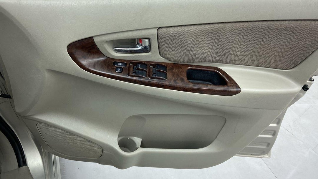 Buy Used Toyota Innova in Noida | CARS24